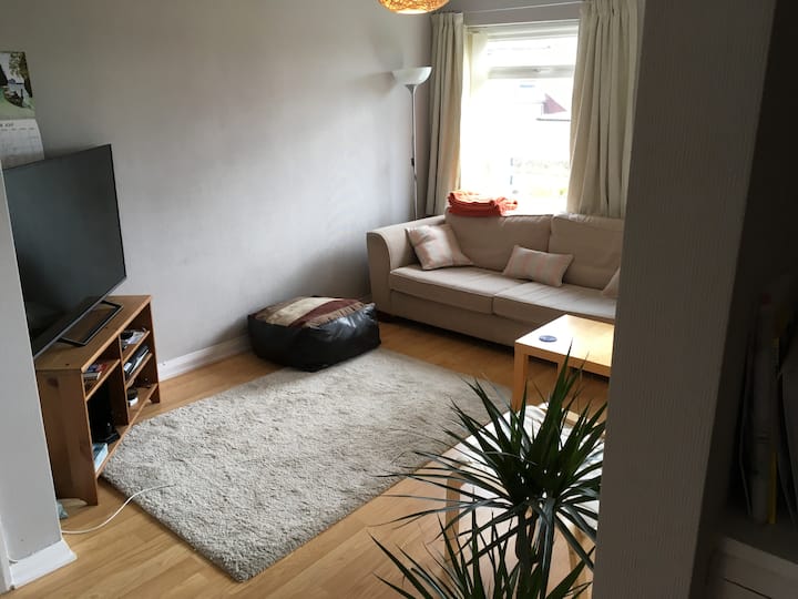 Stylish & Spacious 2 Bedroom Apartment - Cardiff
