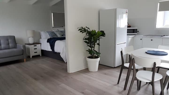 Private Studio, Walk To Beach In The Heart Of Town - Byron Bay