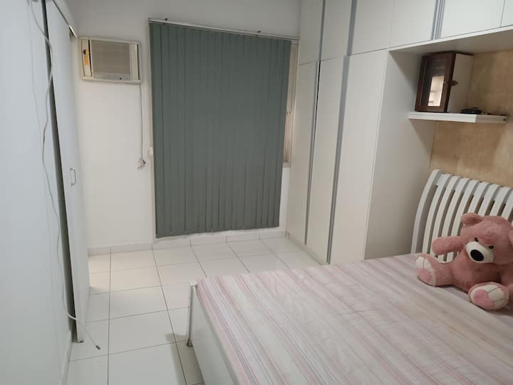 Apartamento Amplo, Perto Dapraia - Santos