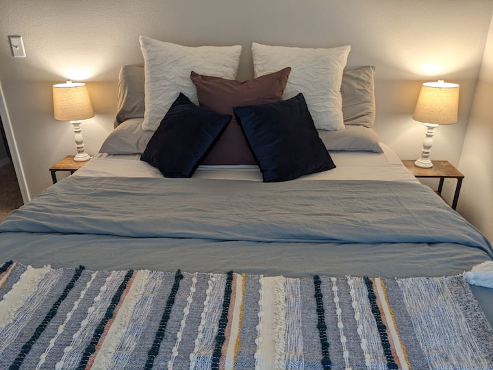 Cute & Cozy 2 Bed Townhouse With 2 Car Garage - Cheyenne, WY