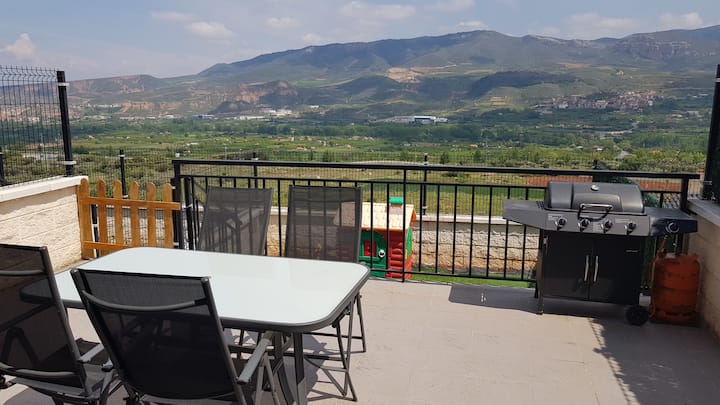 Chalet Inspirador Entre Viñedos Y Montes, La Rioja - Entrena