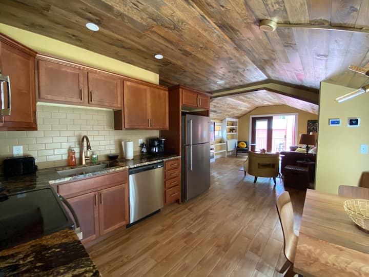 Luxury Apt, 5 Mins From Track/skidmore/downtown - Saratoga Springs, NY