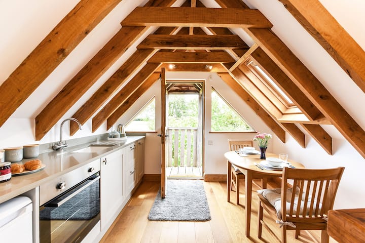 Cosy Couple's Getaway, Countryside Views, Patio - Bosham
