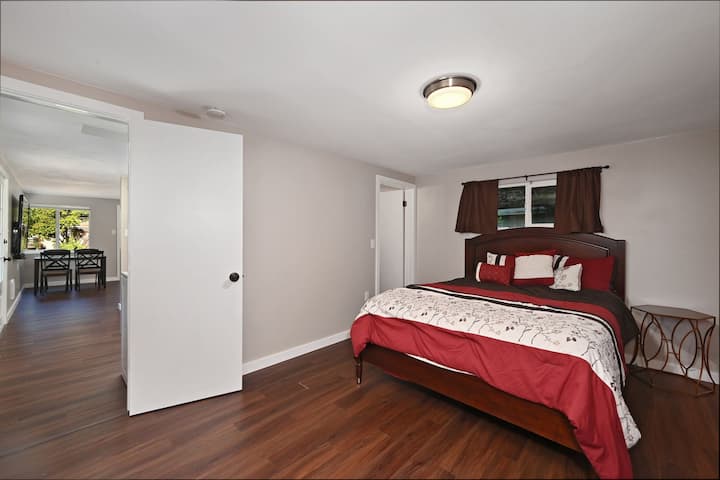 Beautiful And Spacious Apartment - Shoreline, WA