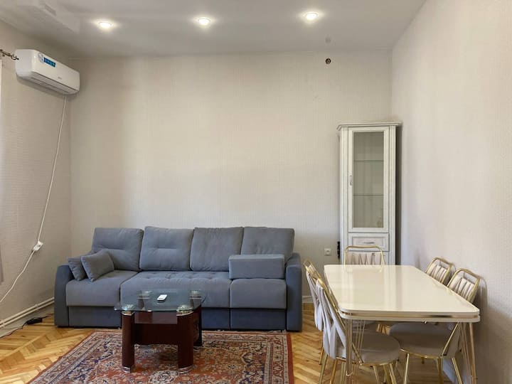 Three-bedroom Apartment In Yerevan - 예레반