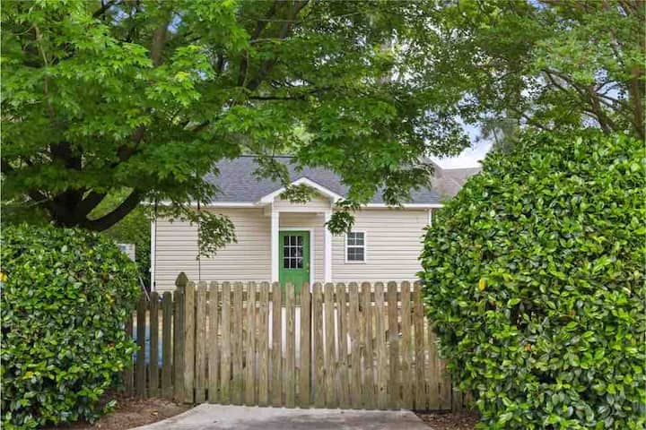 Boho Bliss: Charming Tiny Home Retreat - Greenville, NC