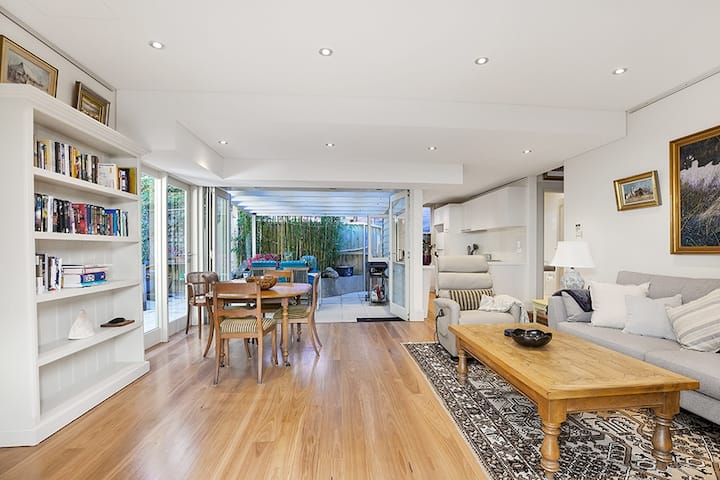 Kirribilli Village Quiet Stylish Abode - North Sydney