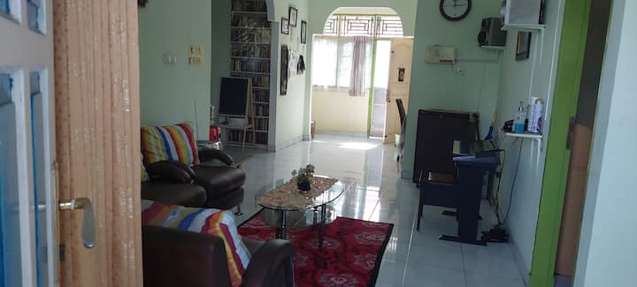 Tropical 2br Home W/ Garden – The Sharpe’s Place - Padang