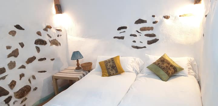 Twin Room "The Cave" In Charming Village House - Monachil