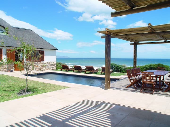 La Gratitude (Self-catering) Beach Villa - Hermanus