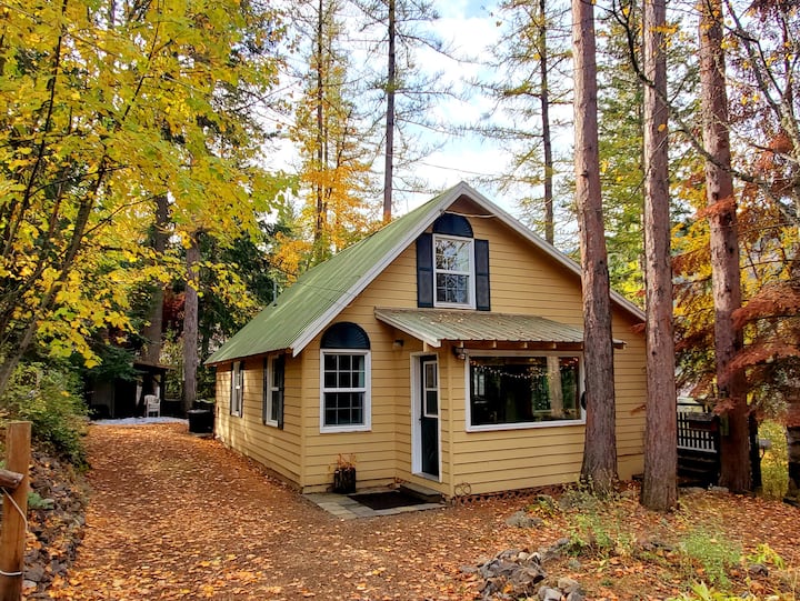 Garfield Bay Cottage -Both Levels W/hot Tub - Shepherd Lake, ID