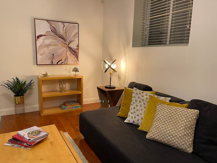 Two Bedroom 1000sf Guest Suite, 20 Min To Downtown - North Vancouver