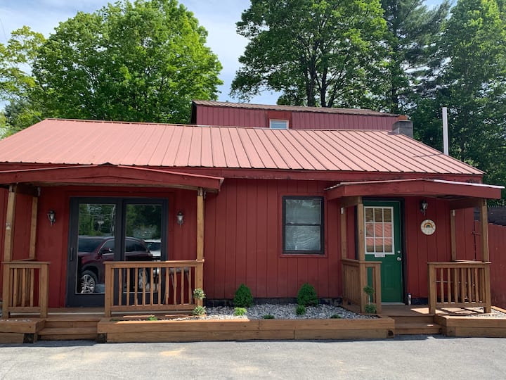 2 Bed 1 Bath Cabin Private Patio, .25 Mi To Beach - Lake George, NY