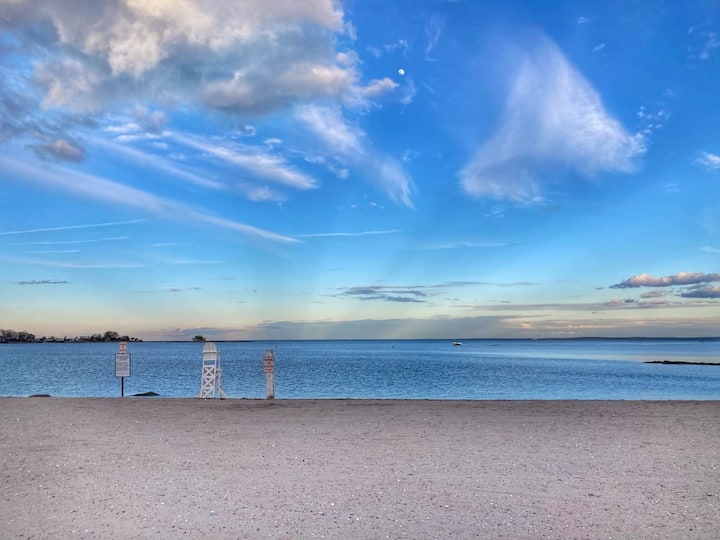Seascape Beach Home At West Beach/shippan - Stamford, CT