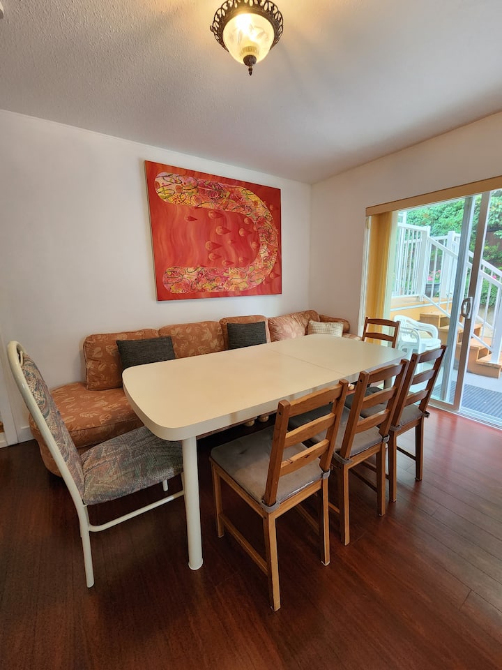 1 Double Bed & 1 Twin Bed Room / Shared Facilities - New Westminster