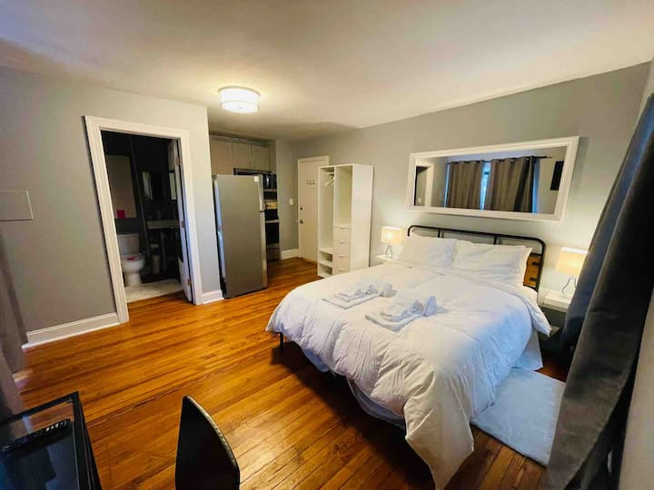 Chestnut Hill, Apt #3,  3rd Fl Studio W/kitchen - Bryn Mawr, PA