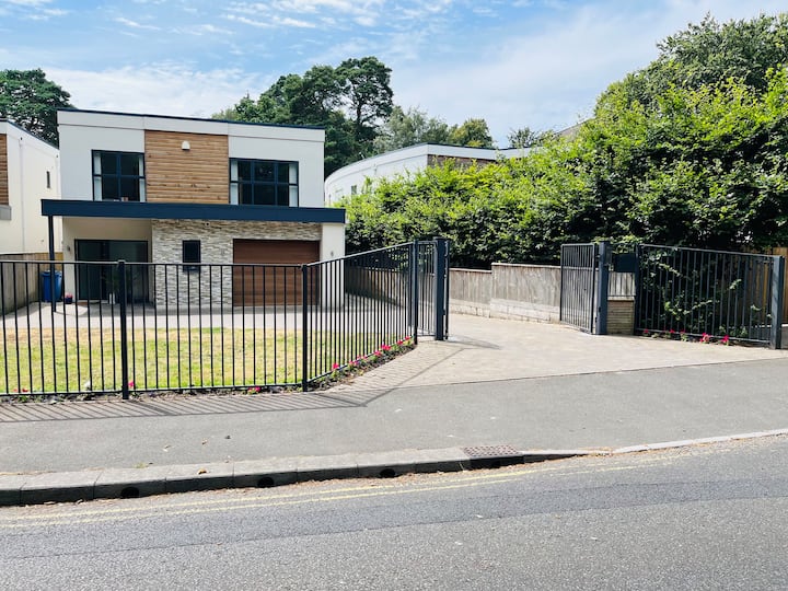 Modern Seaside Residence Close To Branksome Beach - Bournemouth