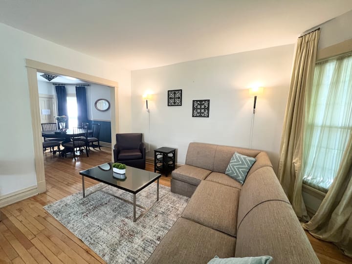 Beverly Area- Home Away From Home, Free Parking - Burbank, IL