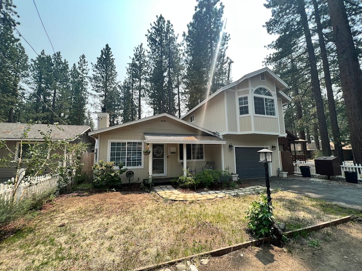 Cheerful 3 Bedroom Home W/ Garage And Private Yard - Lake Tahoe