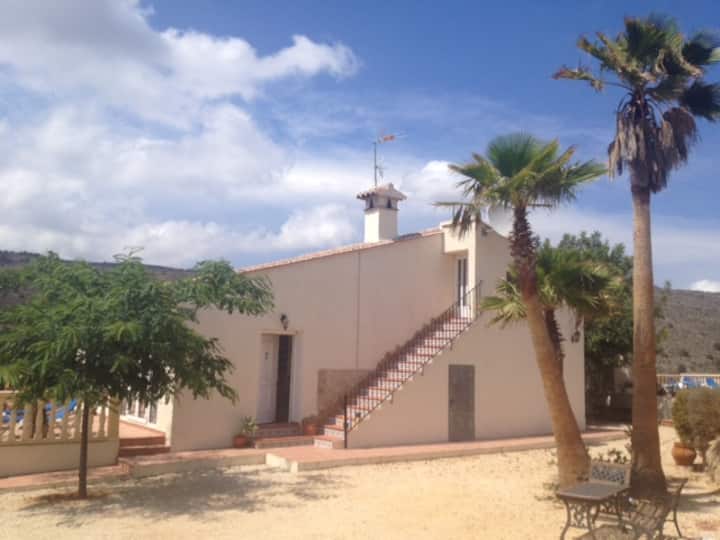 Finca De Gran Terreno Y Piscina En Costa - Benissa