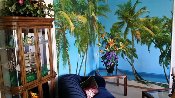 Beach Bungalow Home - Garage, Wi-fi & Pet Friendly - California
