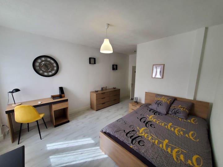 Studio Jaune Tout éQuipé-wifi-arrivée Autonome - Le Creusot