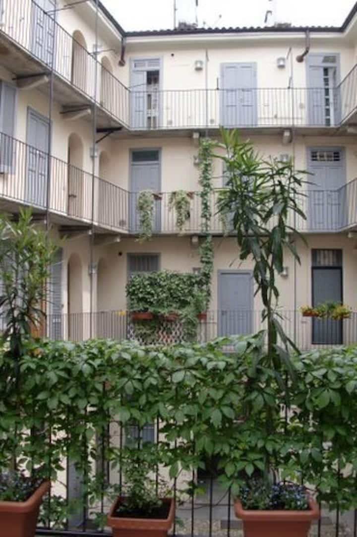 Old Milan Close To Duomo And Centre - Milano