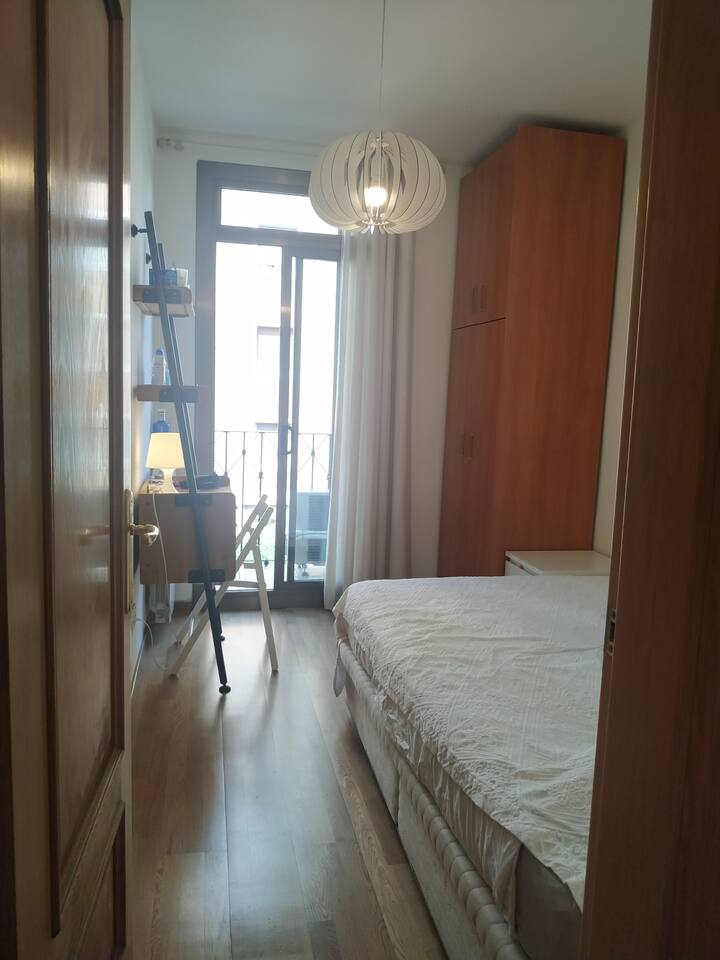 Cozy Room With Balcony, 5min To Sagrada Familia - Barcelona