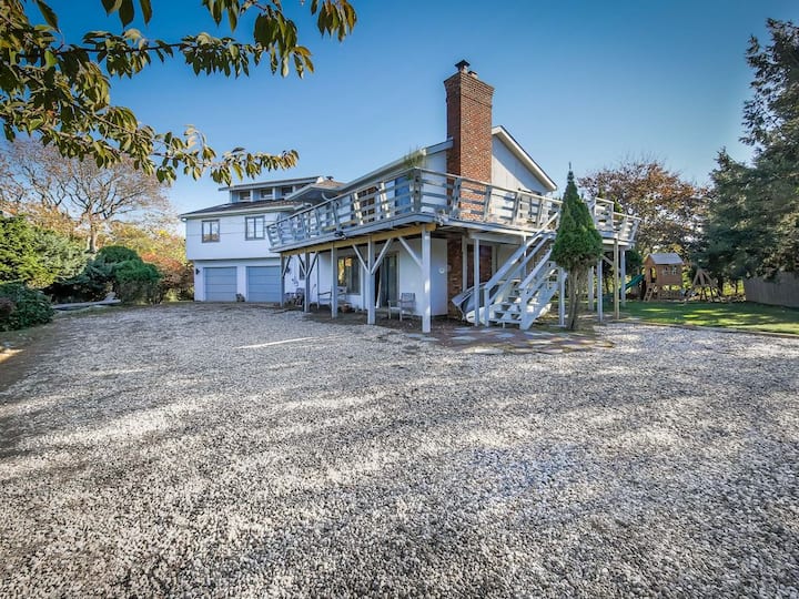 Luxurious Getaway Home With Lake View - Montauk, NY