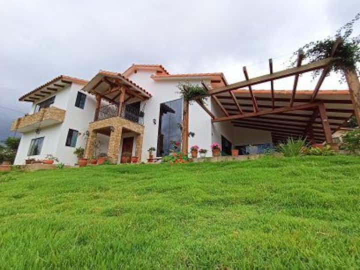 Espaciosa Cabaña Con Excelente Ubicación Y Visita - ボリビア