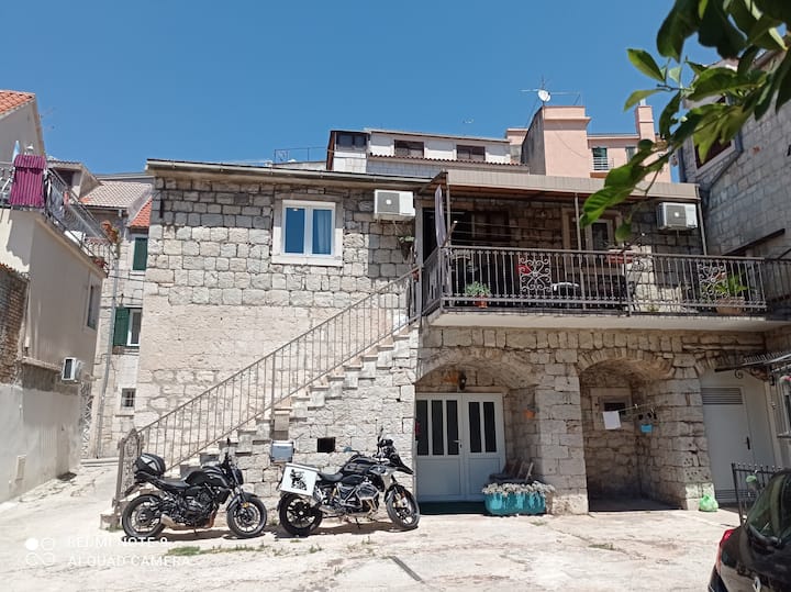 Stone House + 2 Parkings - Split