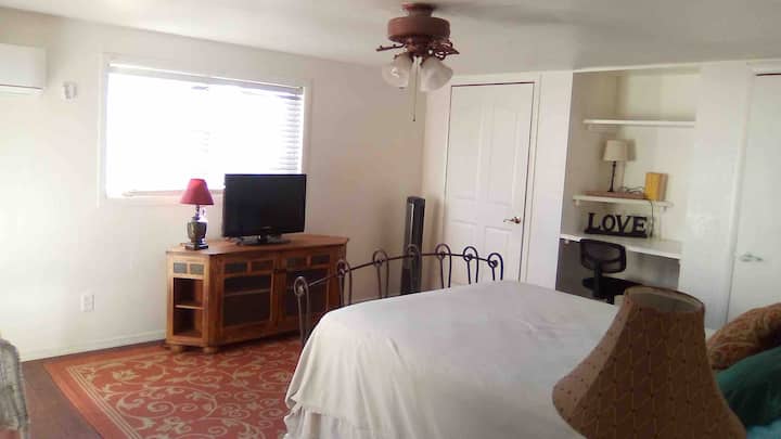 Cute Guesthouse Mobile Home - Tempe, AZ