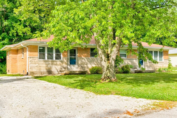 Meyer's Place: Your Home Away In Bloomington - Oliver Winery, Bloomington