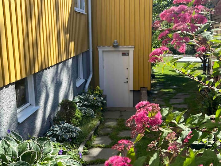 Källarlägenhet För 4, 15 Min Från Centrum - Göteborg