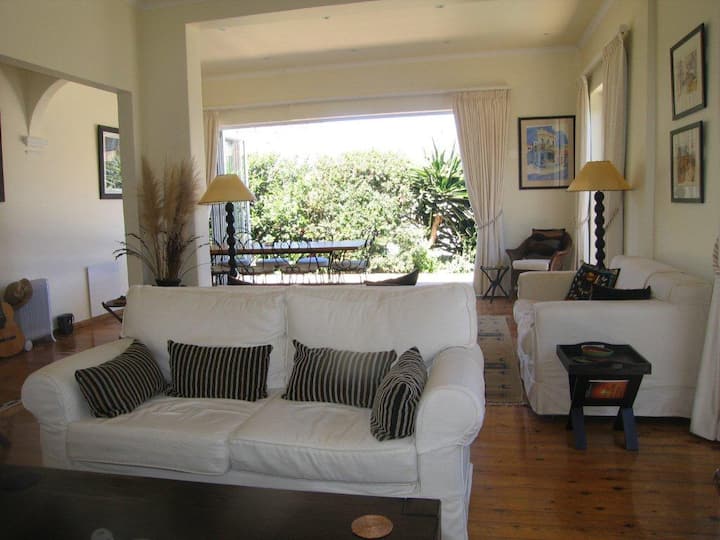 Bay Beach Villa One Minute Camps Bay Beachfront . - Camps Bay