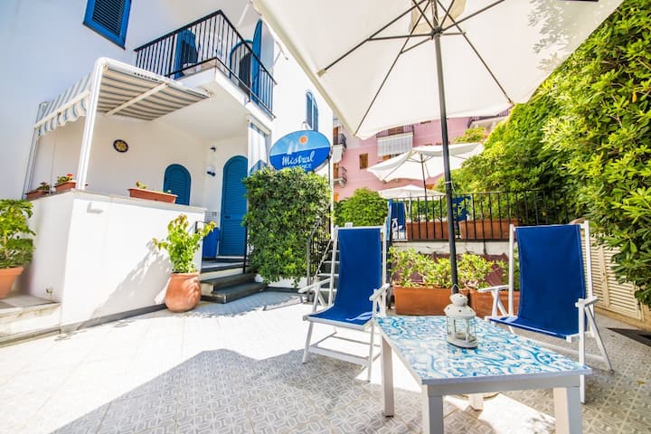 Ampio Monolocale Vista Mare Piano Terra Rialzato - Lipari