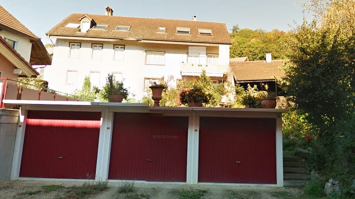 Ruhige Wohnung, Zentral Gelegen, Parkplatz - 