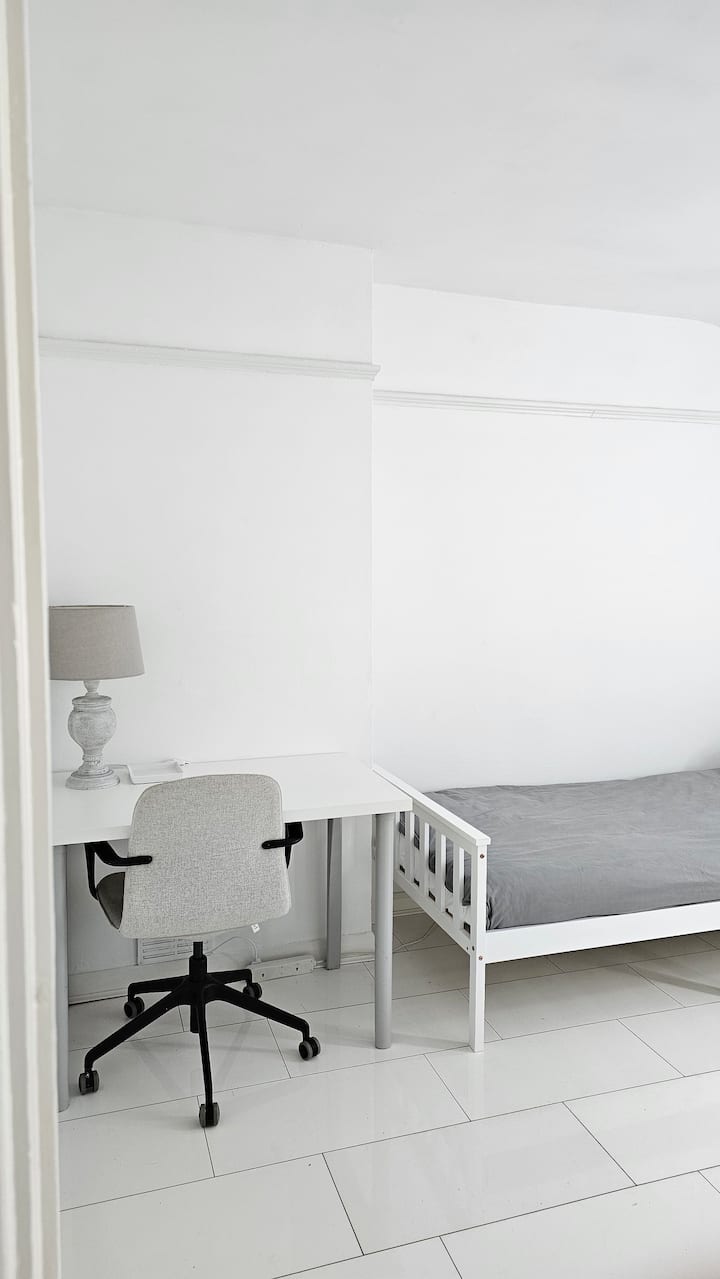 1 X Bedroom In Shared Family House - Cambridge