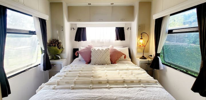 Daisy's Farm-avan - With Farm Animal Experience - Hunter Valley