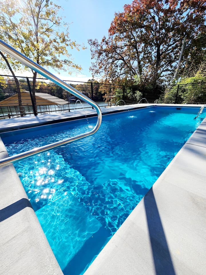 Huge Lakefront Home Pool, Hottub, Firepit, Gamerm! - Hot Springs, AR