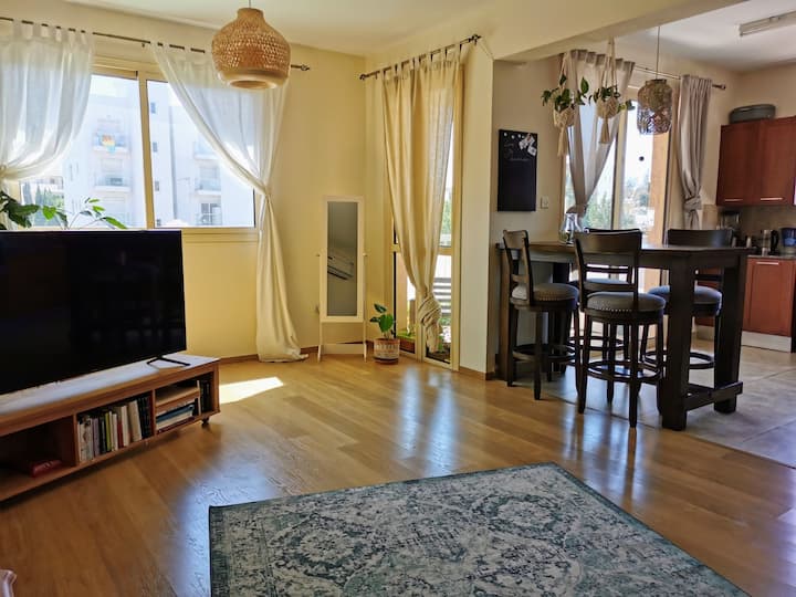 Authentic Downtown Appartement - Limasol
