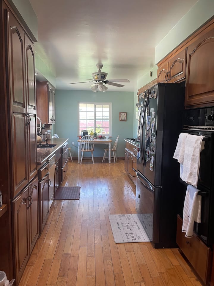 Spacious Rooms By Disneyland Resort - Orange, CA