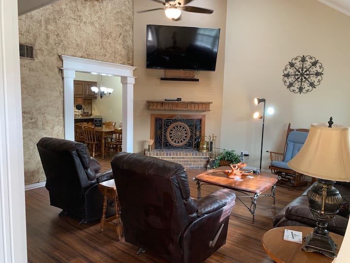 The Hurst Haus, A Home Away From Home. - Amarillo, TX
