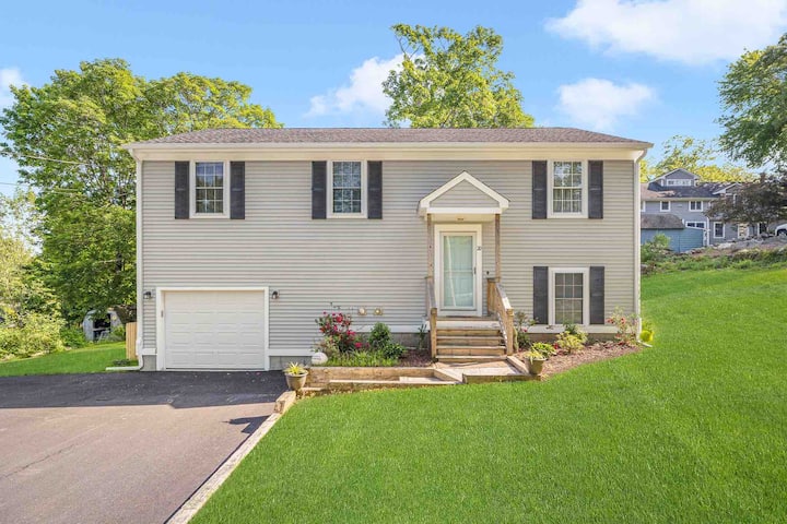 5 Minutes To Narragansett Beach, 5 Beach Passes - Narragansett, RI