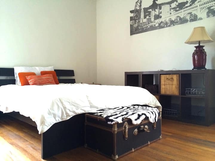 Unhotel! No Frills Shabby Chic By Uh, Va, Cim . . - Cleveland, OH