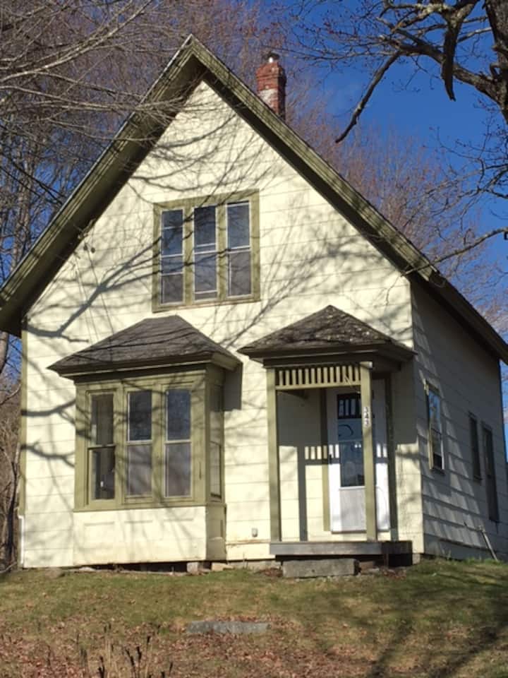 Cozy House In Sullivan - Maine