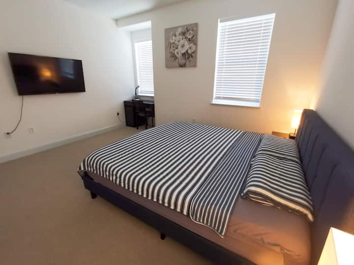 Large Clean East Bay Suite - Brentwood, CA