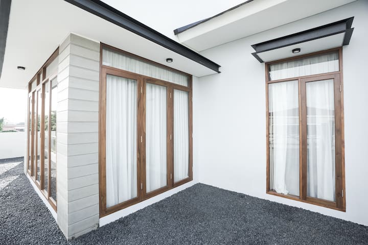 Guest House Insani Sharia Pancoran 77c (3rd Floor) - Jakarta