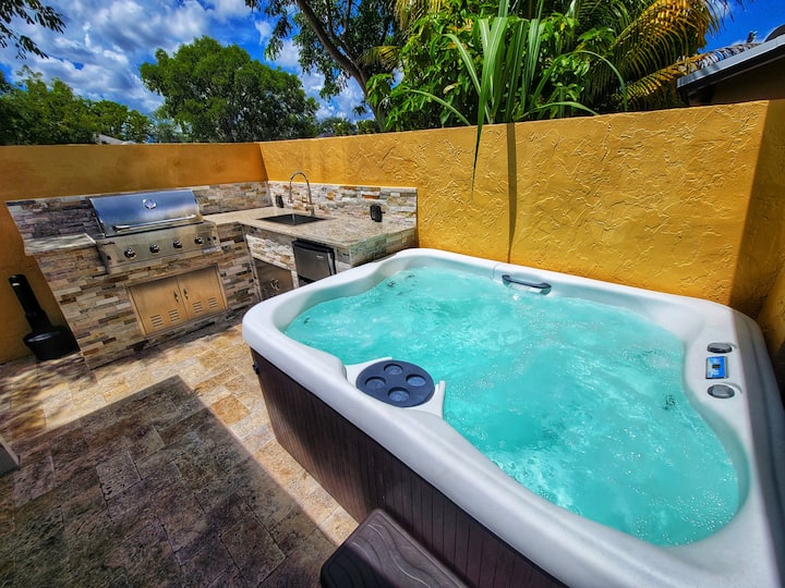 ☀ Relax In ✈ Miami With A Jacuzzi & ♨ Bbq Grill - Miami Gardens, FL