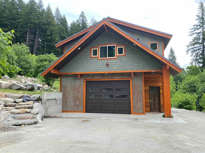 Dirt Road Rentals - Lake Chelan, WA